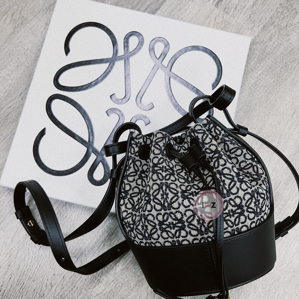 Loewe Bolso mini balloon 刺繡老花黑汽球包 – iheartz.shop Zoe x 小萬歲